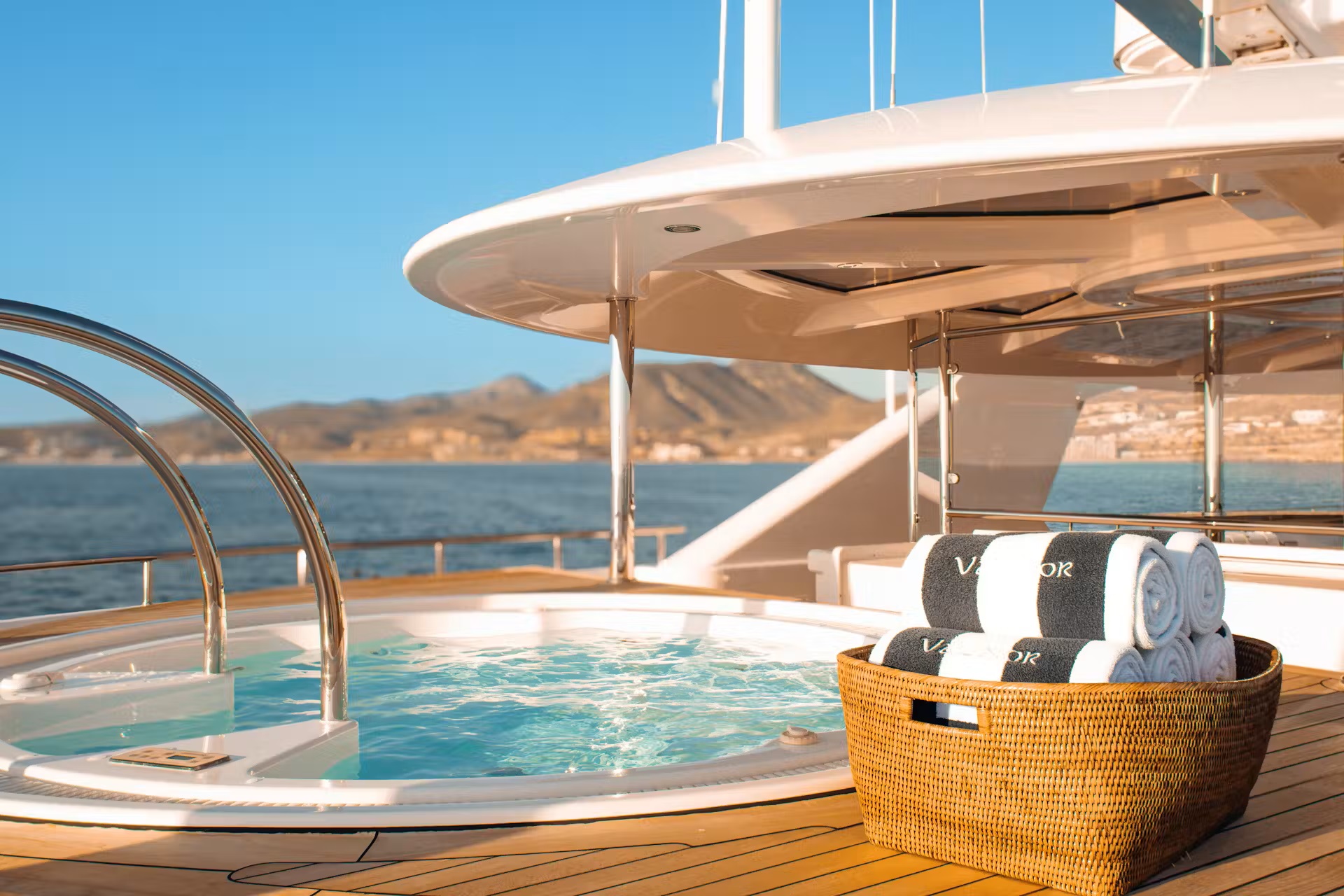 Yacht VALINOR, Westport | CHARTERWORLD Luxury Superyacht Charters
